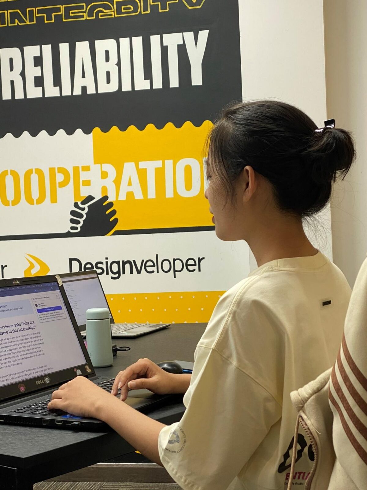 Thuý Ngân, "Bánh bèo" from "Làng Dev" interning at DSV - Designveloper